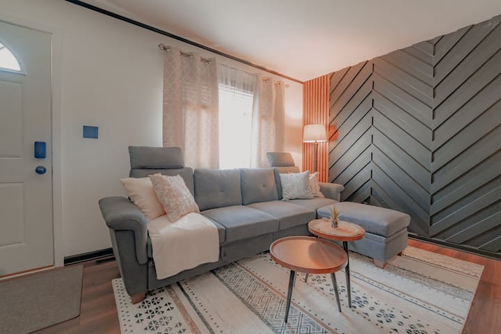 Family-friendly Home With Large Fenced Backyard - Champaign, IL