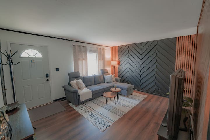 Family-friendly Home With Large Fenced Backyard - Champaign, IL