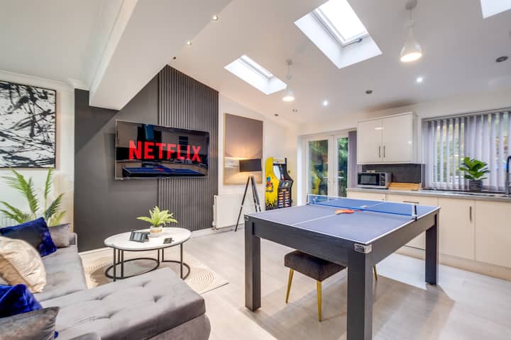 4br Hangout W/ Games Room | Free Parking • Wifi - Manchester