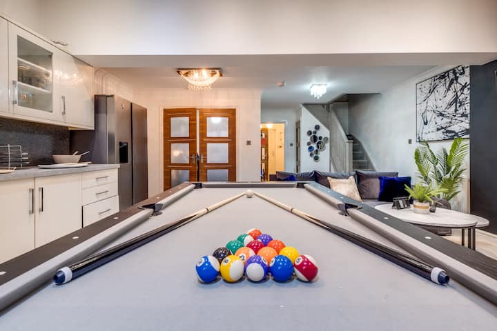 4br Getaway W/ Games Room | Free Parking • Wifi - Manchester