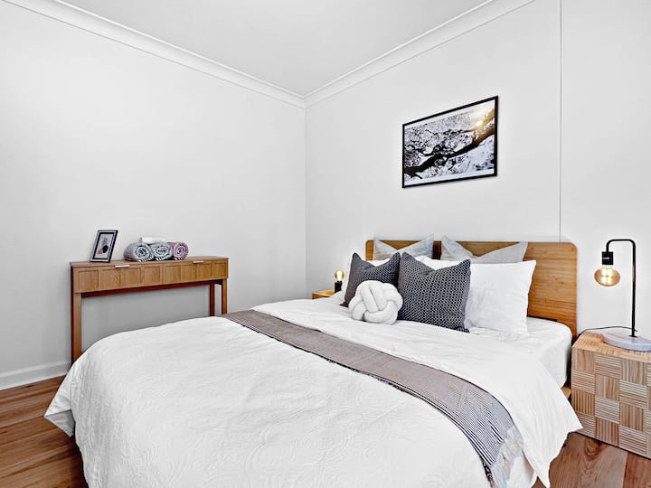 North Sydney | Sydney Harbour Bridge Vista - Manly