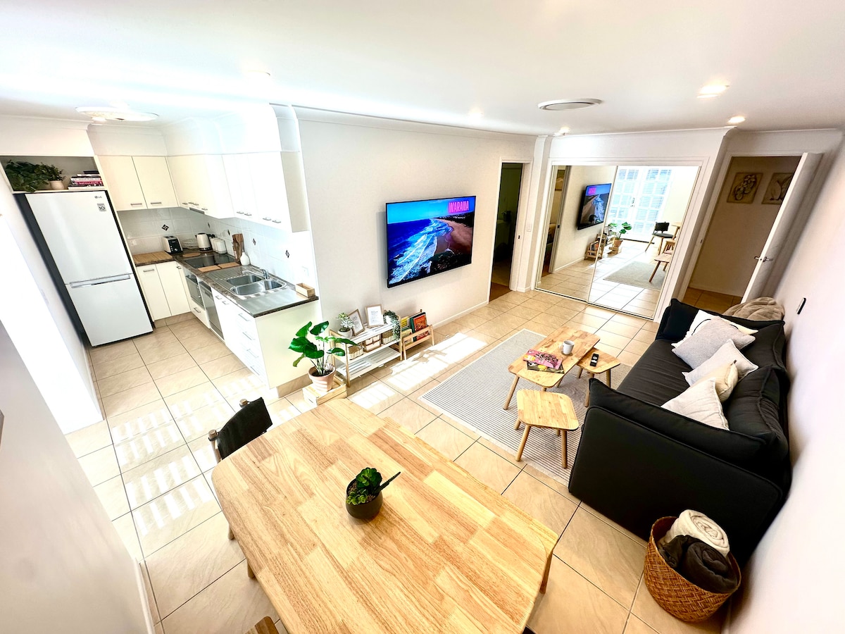 Sunny Shores | 2BR en bord de mer | Piscine | Salle de bain privée - Airbnb