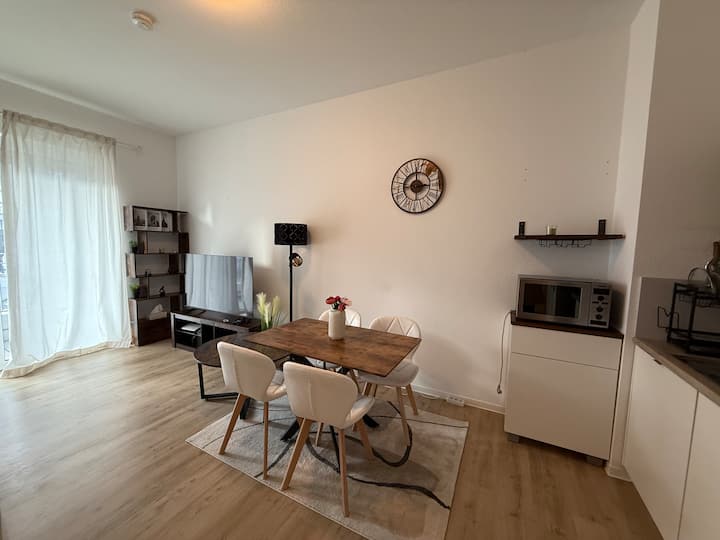 Cozy Apartment With Underground Parking In Cologne - Cologne