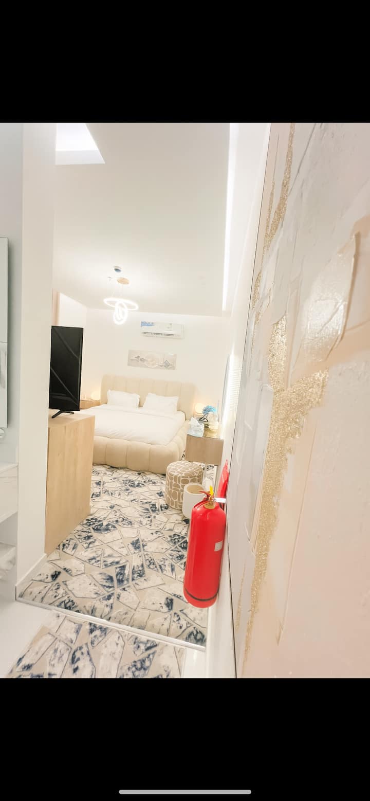 استديو راقي بخدمة فندقية ودخول ذاتي بالحمرا - Dammam