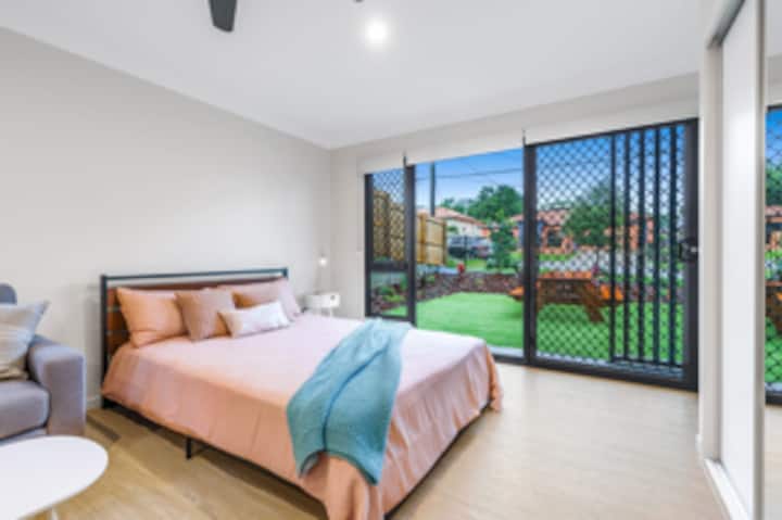 Modern Studio With Garden Views In Shared Home - Brisbane