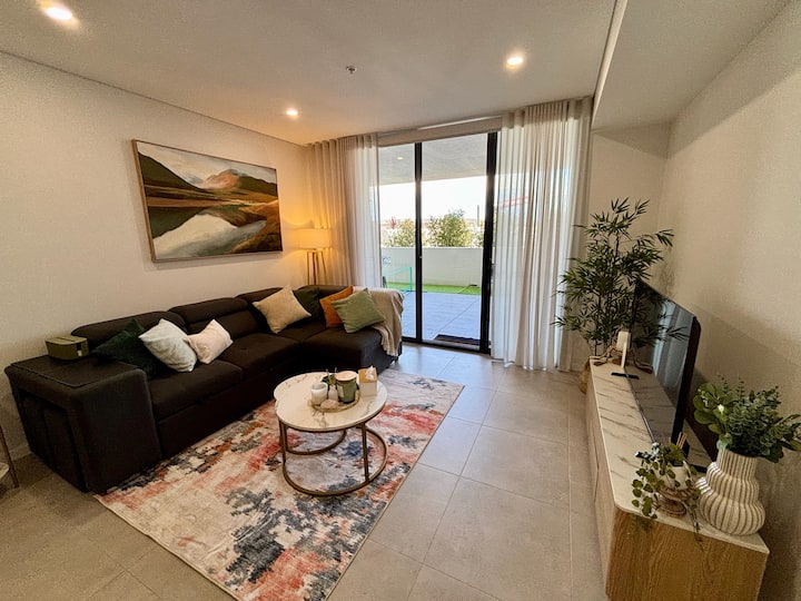 Modern 2 Bed 2 Bath Apartment In Great Location - Kingswood