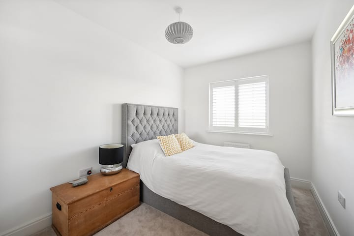 The Lodge - Shared House Bath/shower Room - Wetherby