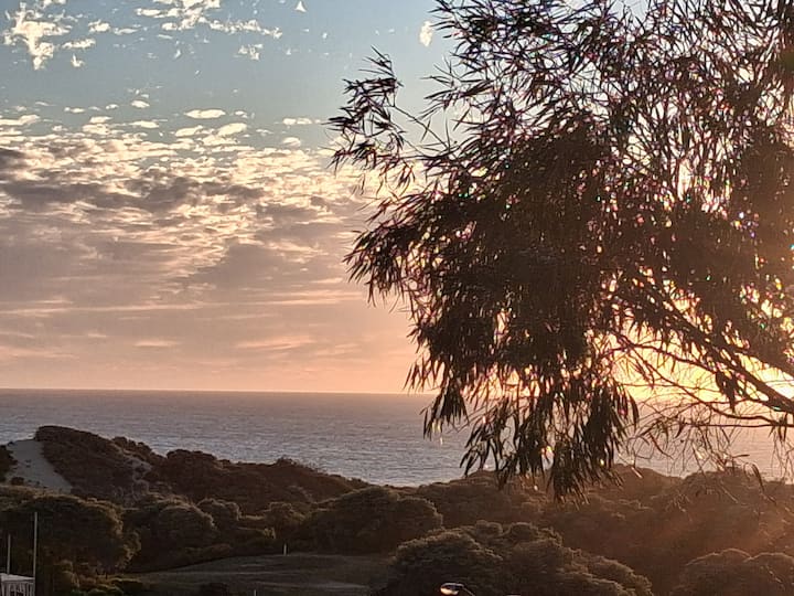 The Preston - Sunset Coastal Retreat - Preston Beach