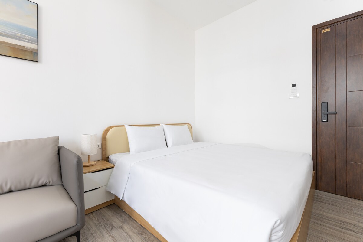 4 central apartments paper bridge, balcony, big window - Hotels for ...