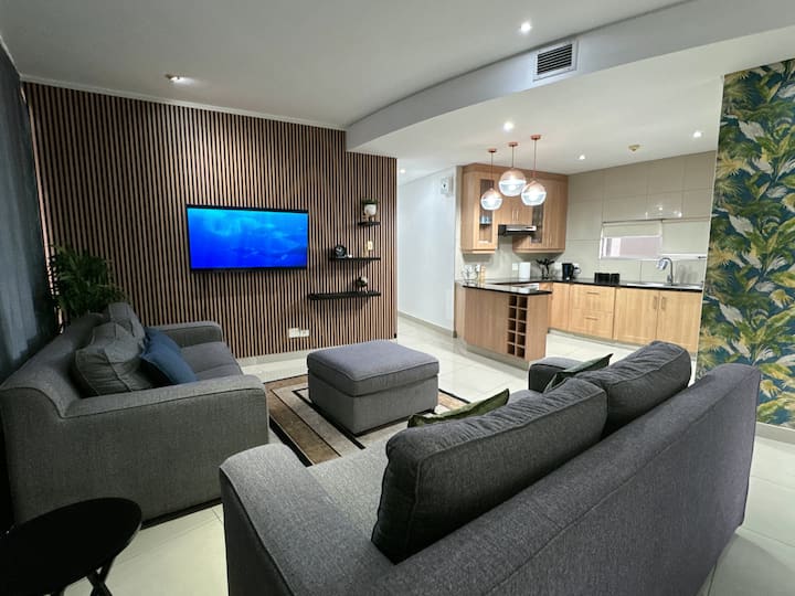 Phenomenal 3 Bedroom With Unique Canal Views - Durban