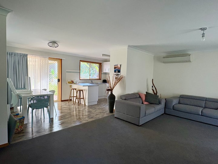 Barefoot On Schnapper - Hat Head