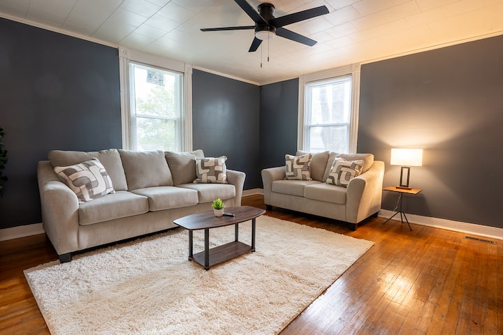 2br Haven Near River District & Historic Danville - Danville, VA