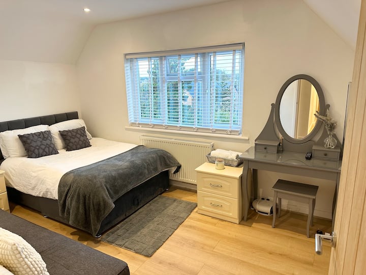 Spacious| City Hospital & Sherwood Shop | Sleeps 6 - Nottingham
