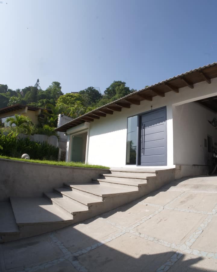 Moderna Y Acogedora Casa En Zona Exclusiva - Caracas