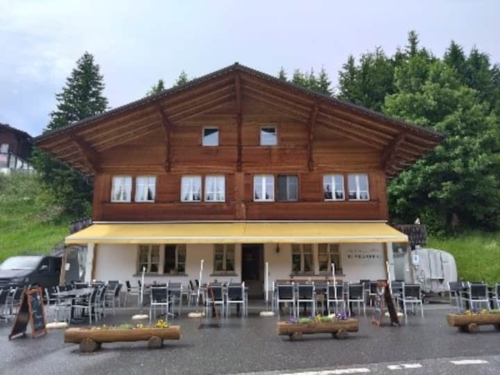 Am Pass
Gemütlich, Traditionell & Bezaubernd - Gstaad