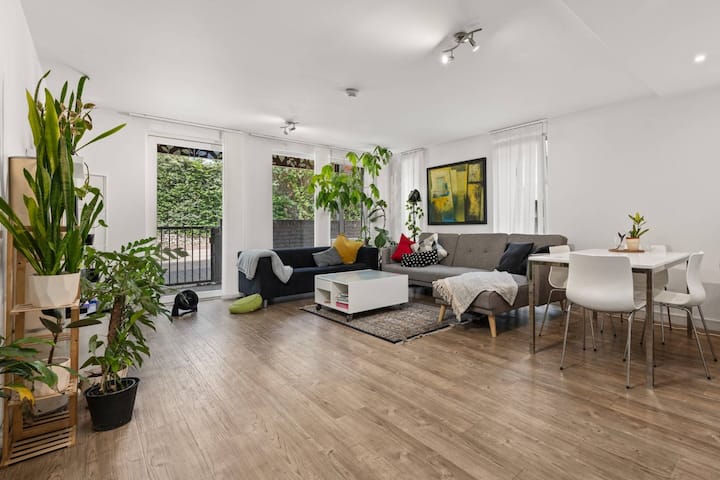 Quiet 1-bed Flat, 13 Min Walk To Canada Water - London