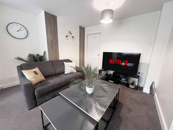 Cosy 4br House • Free Parking • Sleeps 13 - Leicester