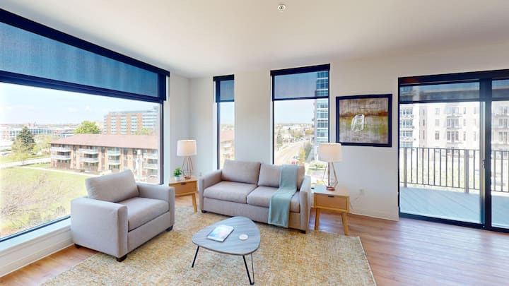 Gorgeous 2 Bedroom With Balcony In Milwaukee - Milwaukee