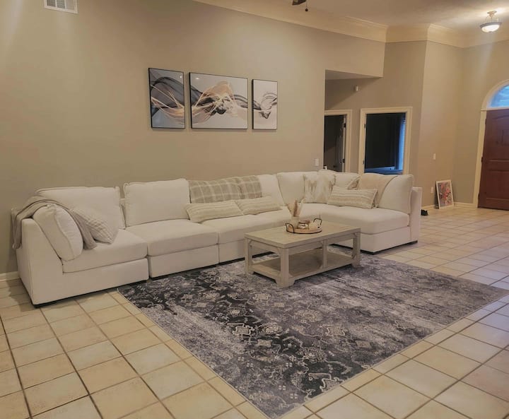 Elevate Your Stay 4 Bedroom Spacious Home. - Vicksburg, MS