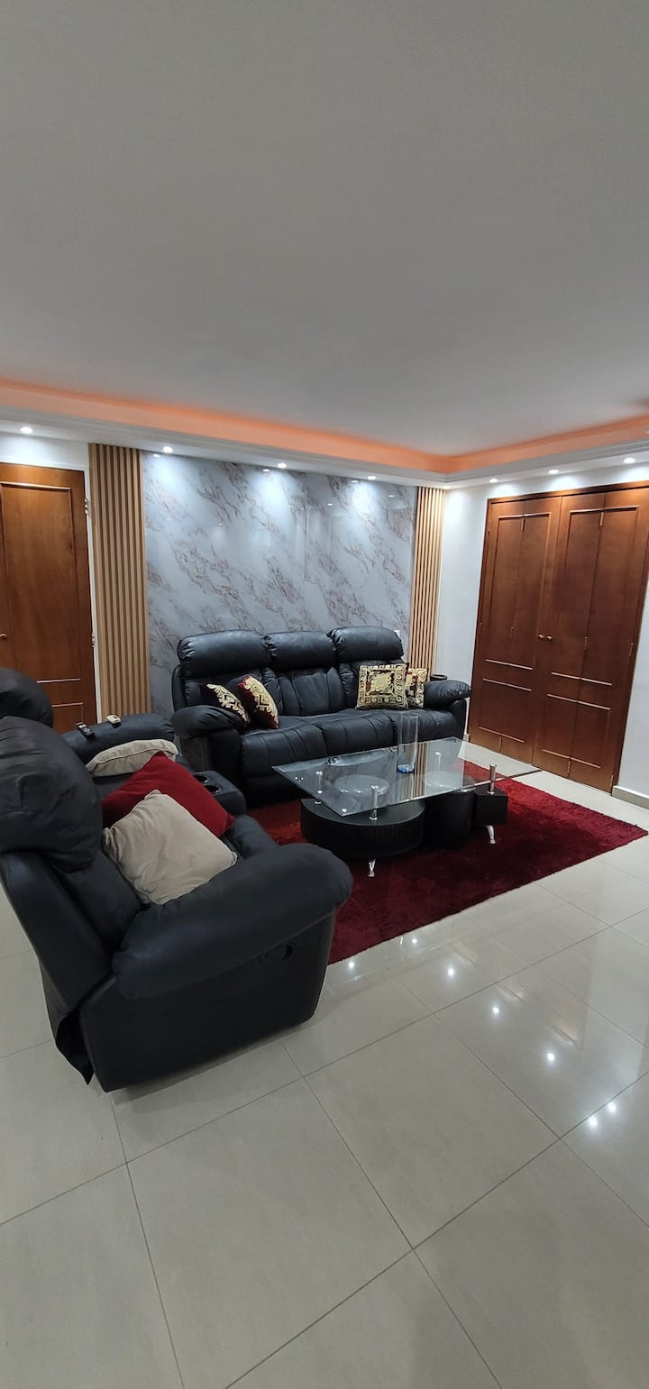 Apartamento Cómodo Y Equipado En El Cafetal - Caracas