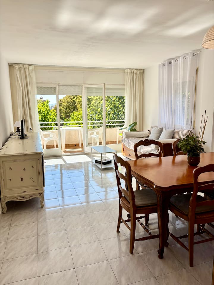 Sunny Seaside Apartment In Costa Brava. - Platja d'Aro