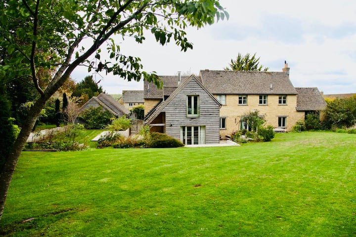 Charlbury Country Retreat - Sleeps 10 - Chipping Norton