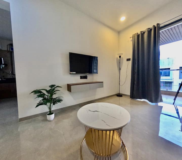 Finch Hideaway: 2bhk Ac Flat In Pimple Nilakh - Pune