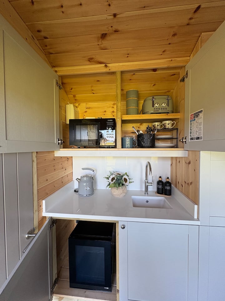 Shepherds Hut ‘The Cow Shed’ Houghton, West Sussex - Arundel