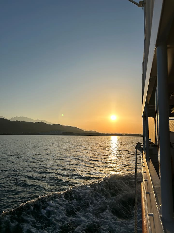 海と森に囲まれた離島民泊〜フェリーで行く・ペットOkの『釣る: 焼く: 癒す』島体験【四国・愛媛】 - Niihama