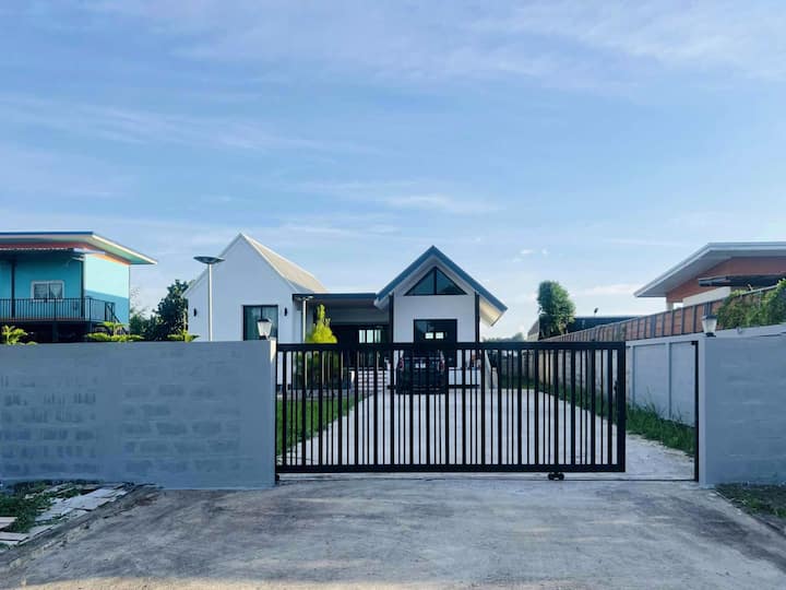 Private Pool Villa Near Singha Park Chiang Rai - 치앙라이