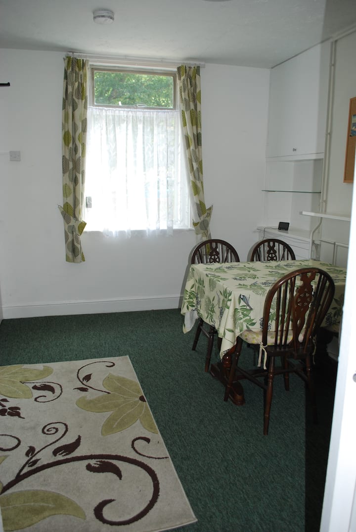 Canterbury City 3 Bedroom House - Whitstable