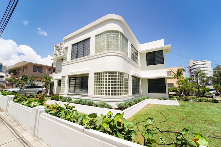 Casa Mirsonia - 1 Block From The Beach - San Juan