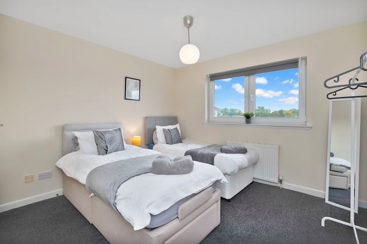 Free Parking | Central | 2 Bedroom | 4 Guests - Linlithgow