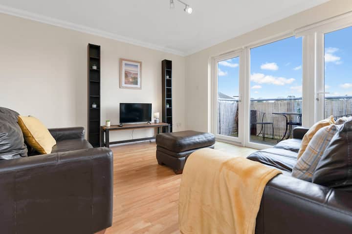 Free Parking | Central | 2 Bedroom | 4 Guests - Livingston