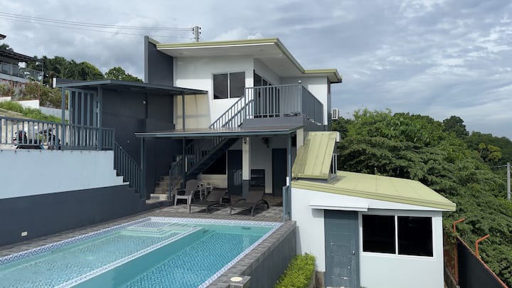 Modern Hillside Getaway With Pool - Cebu