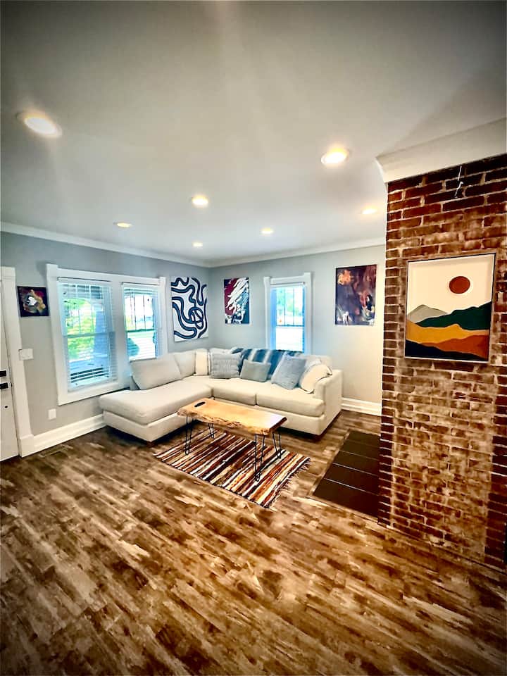“Parkside” Modern Comfort Meets Charm 2bd, 1ba - Owensboro, KY