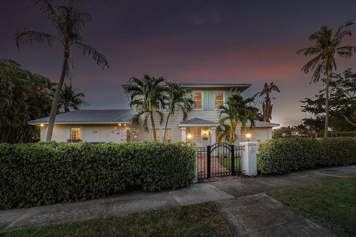 Tropical Home - Palm Beach, FL