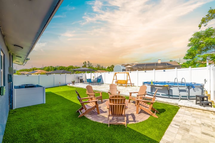 Private Home With Pool & Mini-golf - Spring Hill, FL