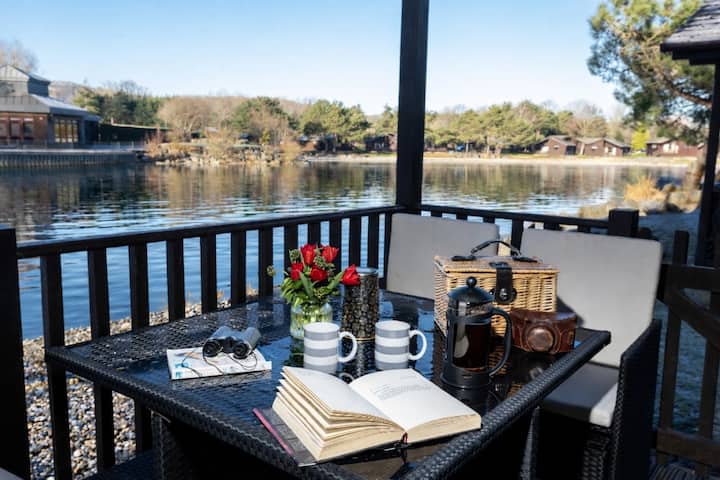 Waterfront Log Cabin Lake View At Pine Lake Resort - Carnforth