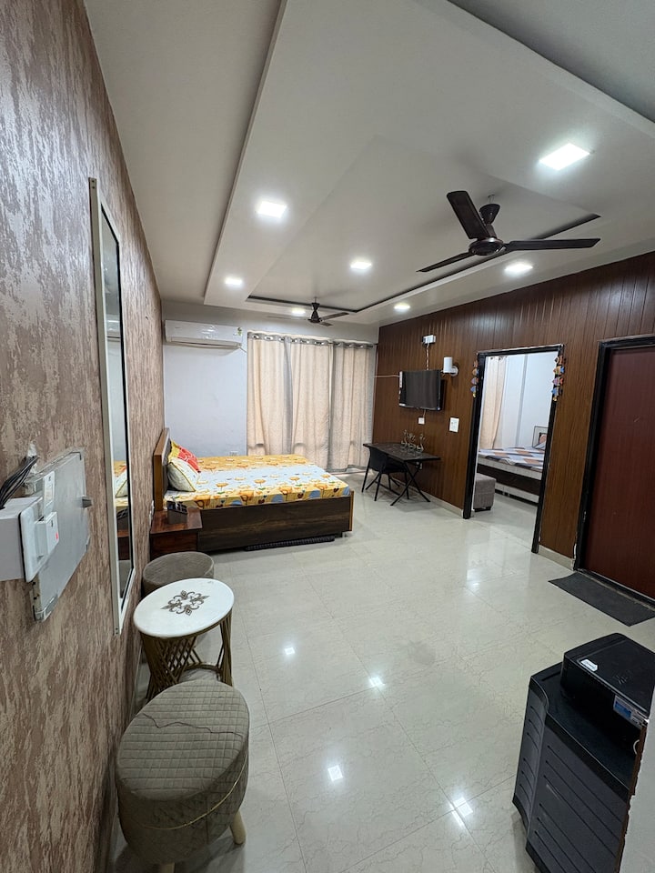 Welcome To Our Cozy And Modern Flat. - Vrindavan