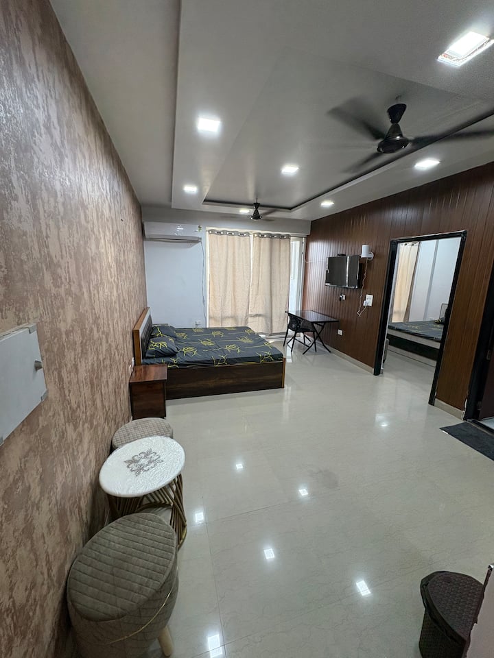 Welcome To Our Cozy And Modern Flat. - Vrindavan