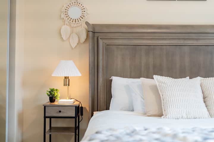 Bright & Elegant 5br | Crib&moive Proejctor - Brossard