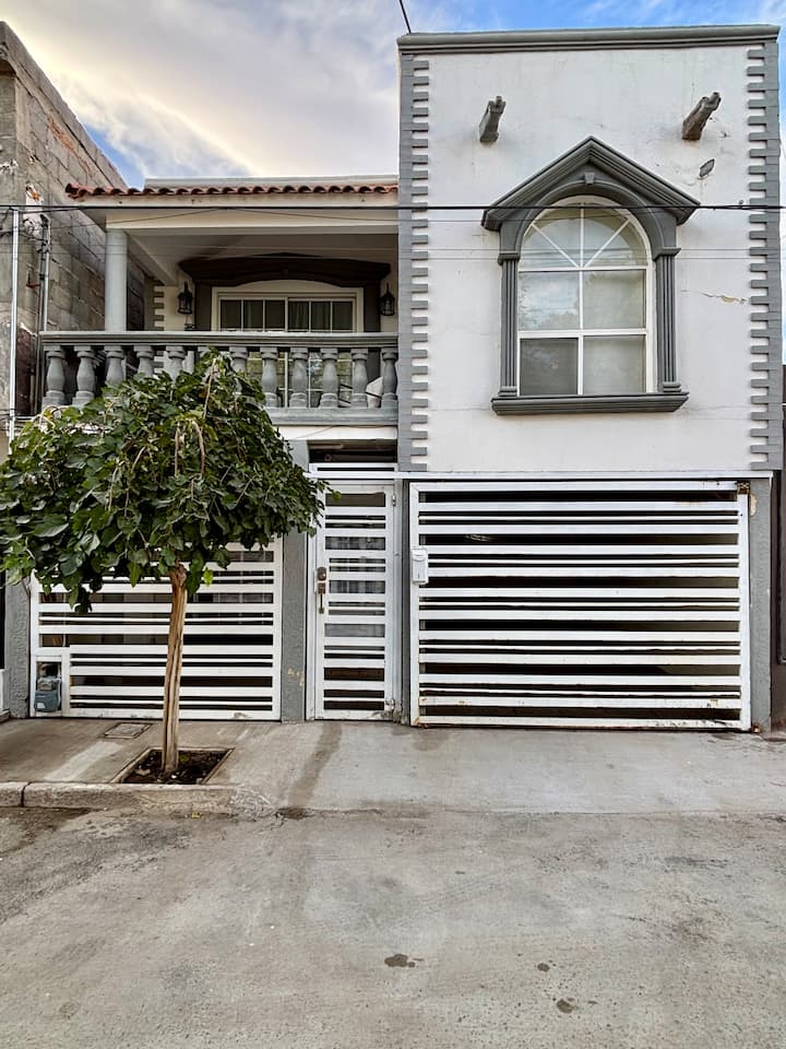 Casa En Zona Dorada A 3 Minutos Del Consulado - El Paso, TX