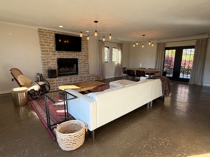 Here For A Cozy Time, Not A Long Time. - New Albany, OH