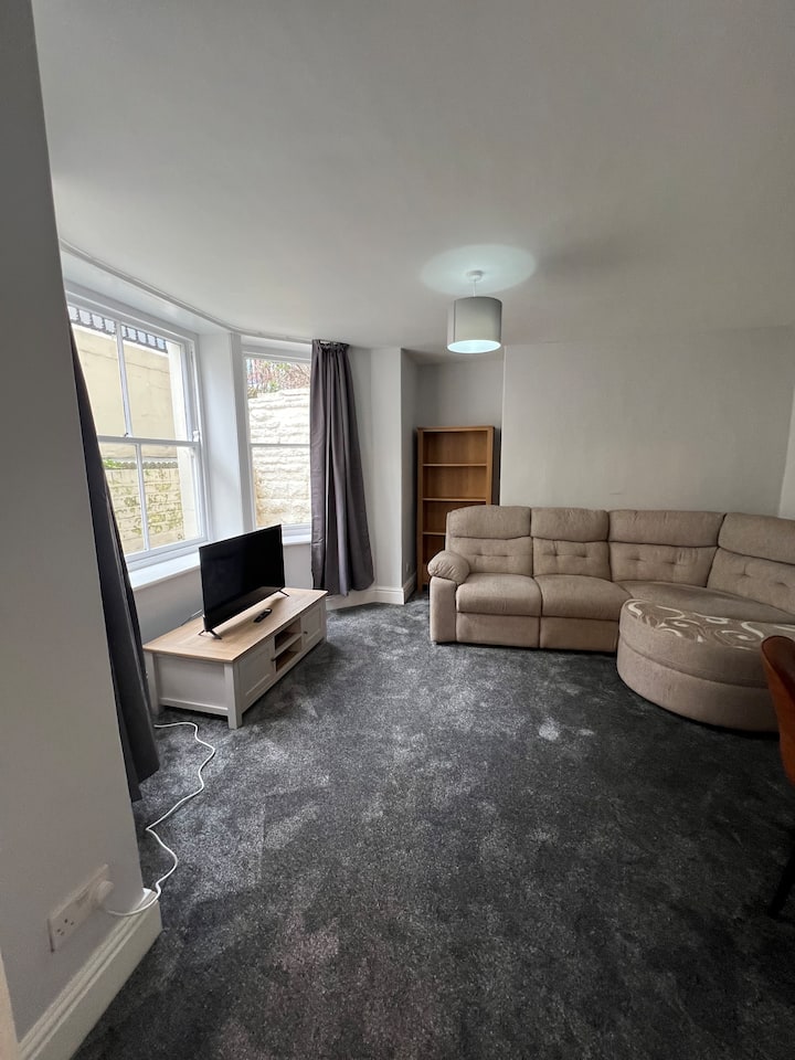 Budget-friendly 2 Bedroom Flat Near Beachfront - 스카버러