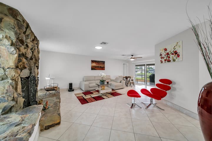 Gulf-access Oasis In Cape Coral! - Cape Coral, FL