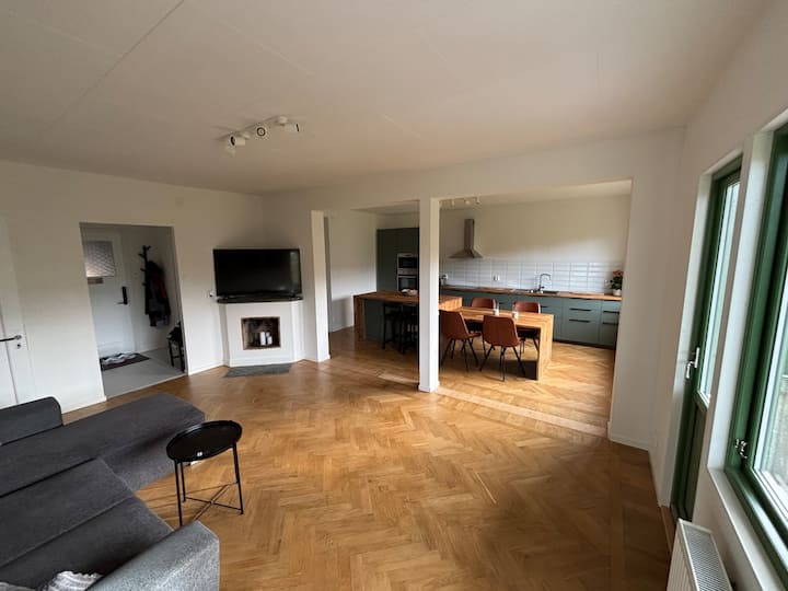 Rymlig Lägehet Centralt, Nyrenoverad - Varberg