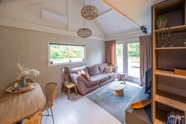 Freestanding Apartment Surrounded By Greenery - Hoofddorp