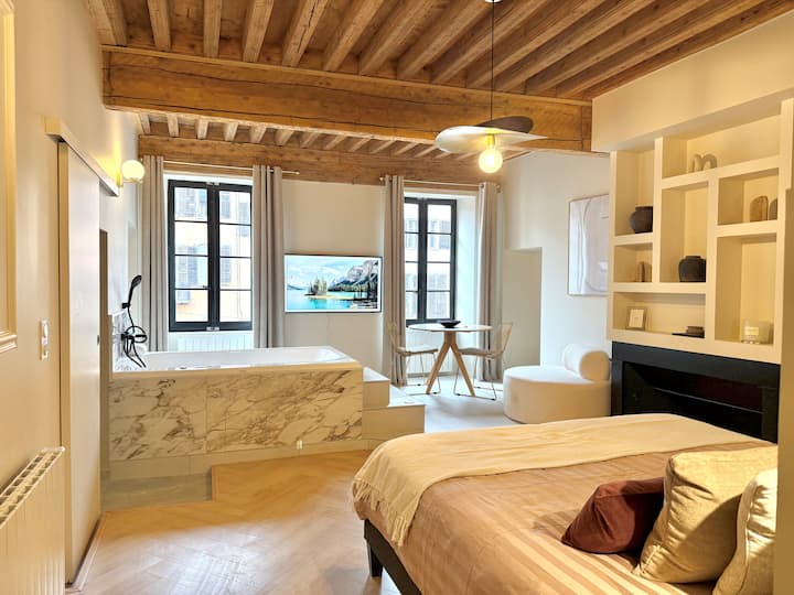 Pure Haven : Suite Luxe & Balnéo – Vieux Chambéry - Chambéry