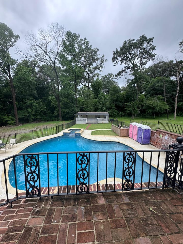 10 Br-6 Ba Private Pool- Estate Compound - Tennessee